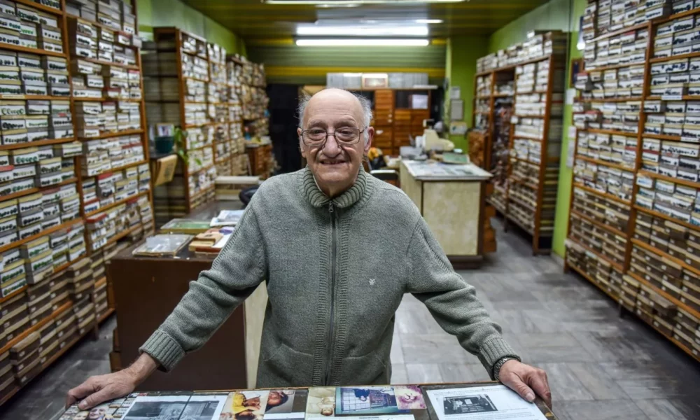La historia de El Rey de los Botones: tiene 83 años y hace 70 que tiene ...